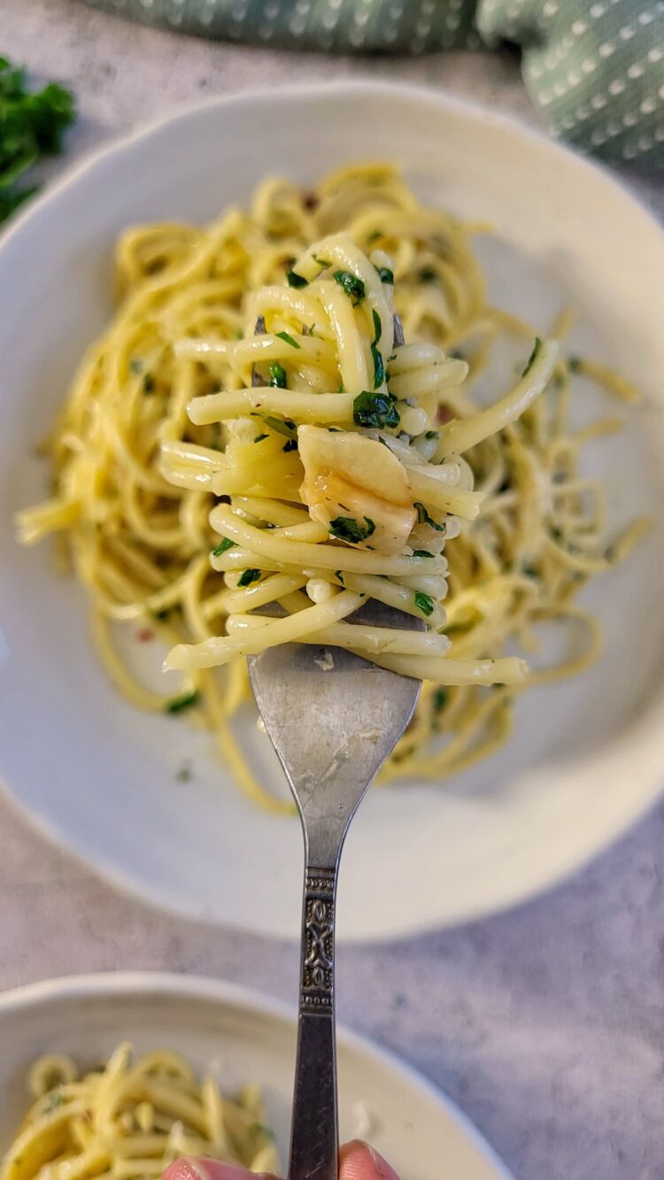 Aglio e Olio Recipe (Quick & Easy) - Hip Hip Gourmet