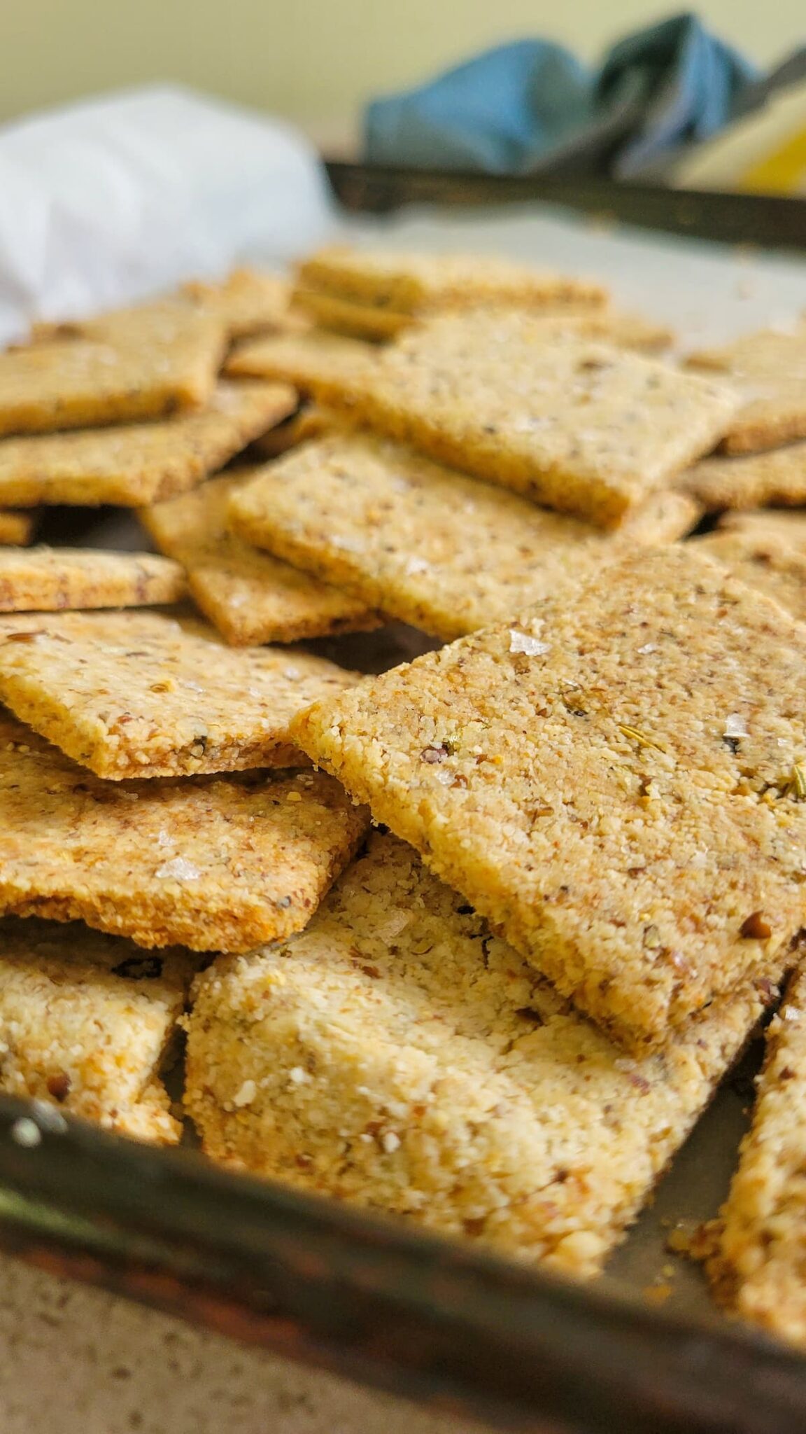 Easy Keto Cracker Recipe: Perfectly Crispy & Low-Carb! - Hip Hip Gourmet